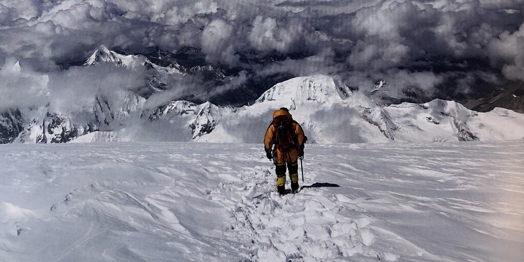 Saint #1540 bids to make a Black, Green and Gold mark on Everest ...
